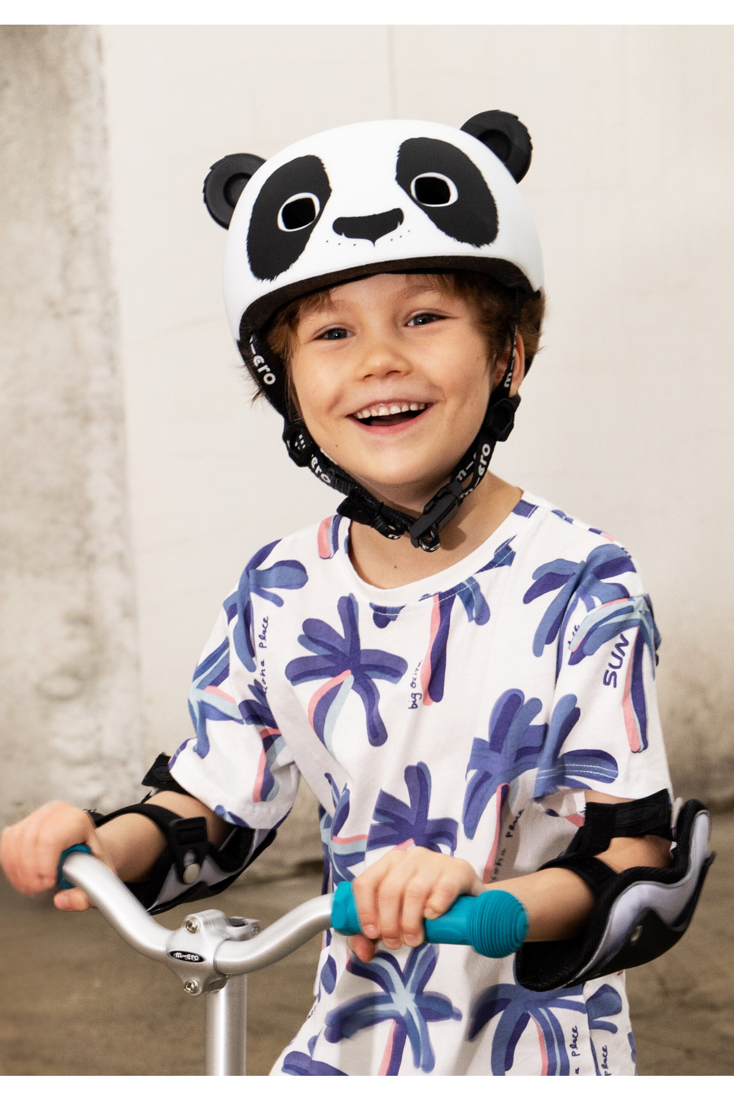 Bestel Micro Helm Deluxe 3D Panda van Micro Step nu online – Le Fanfare